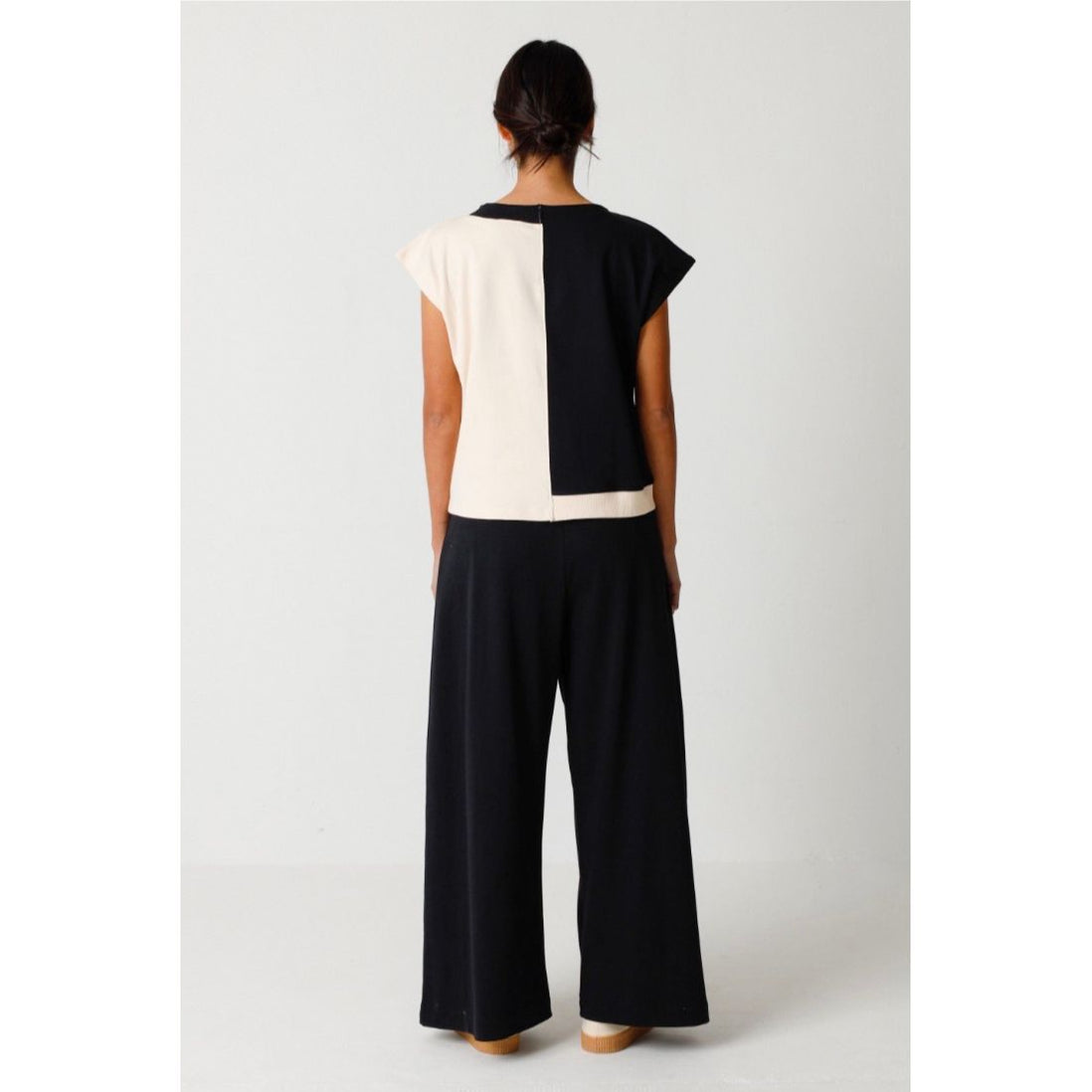SKFK Clothing – Sustainable Fashion for Men & Women | Vida Voyager