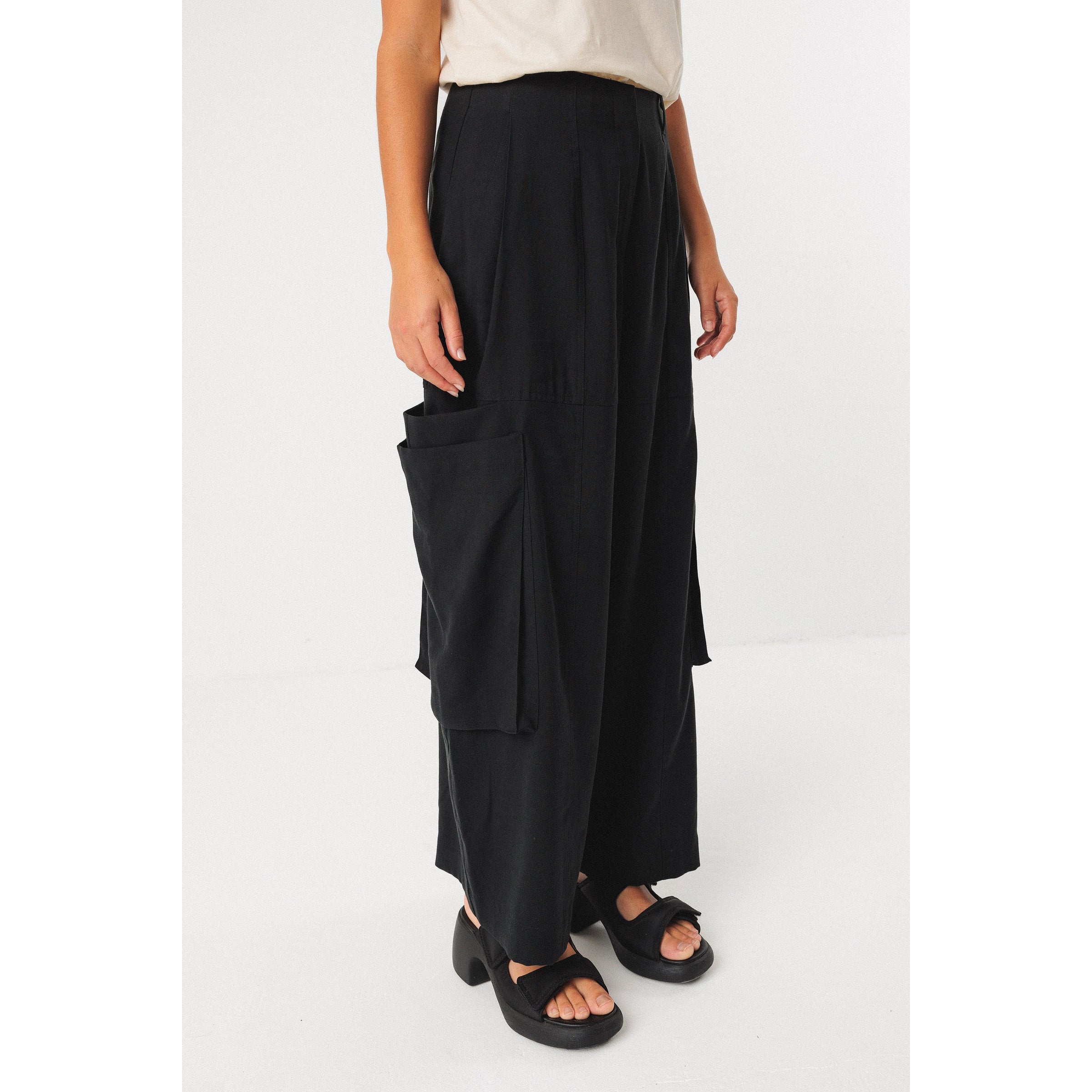 SKFK Clothing – Sustainable Fashion for Men & Women | Vida Voyager